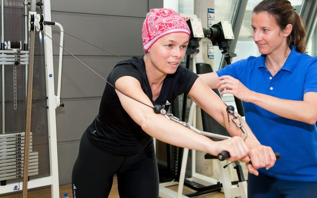 cancer-patients-exercise-2 - Instema, Formación para fisioterapeutas